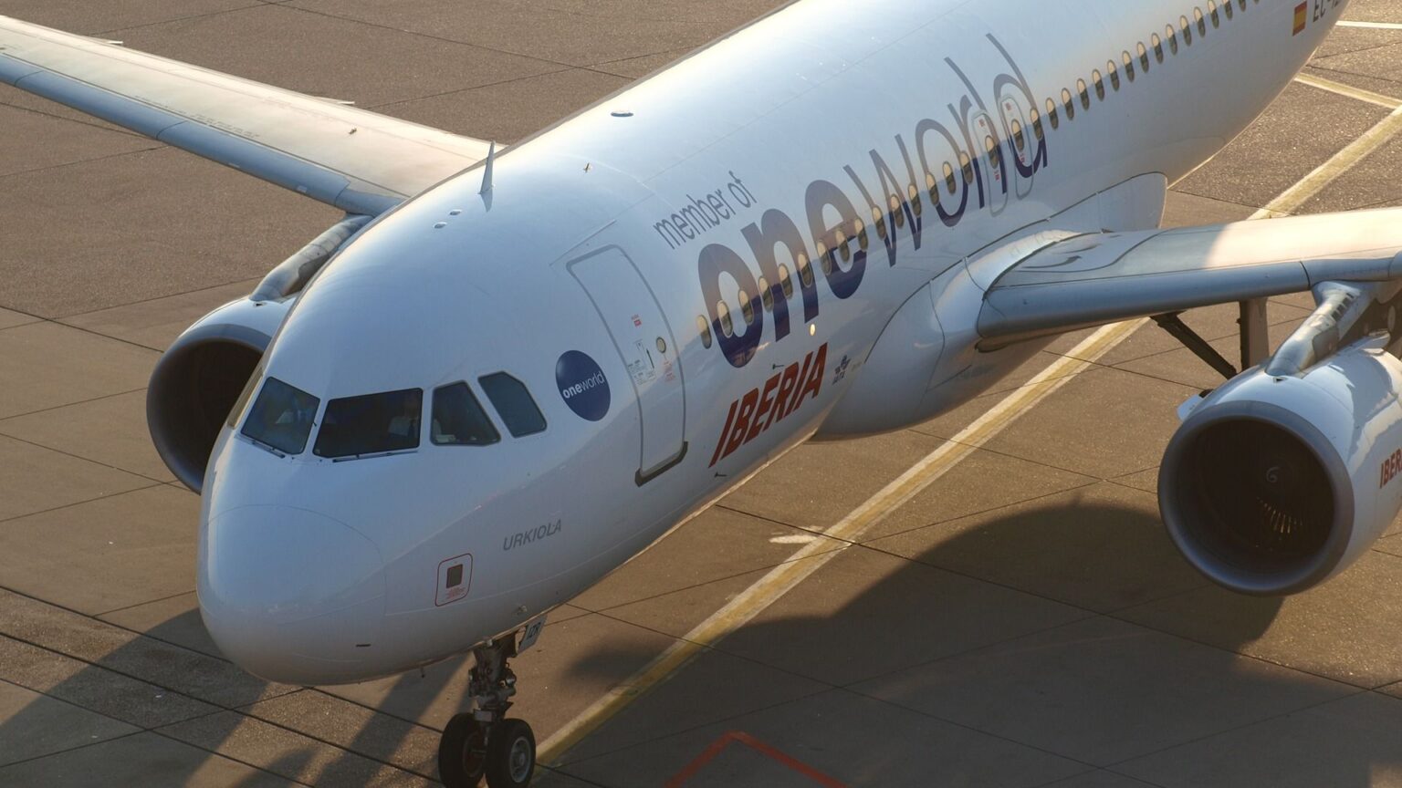 oneworld Celebrates 25 Years with New Member Oman Air