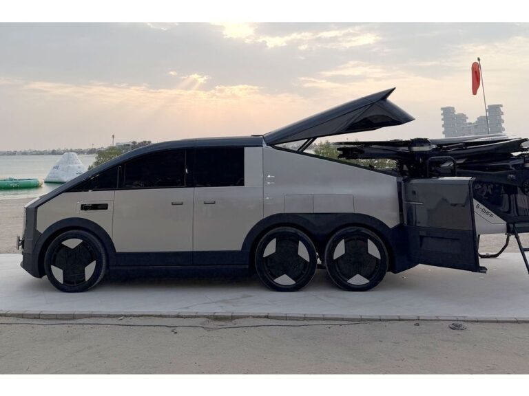 Chinese Flying Car Takes Flight in Dubai, Attracts 600 Orders