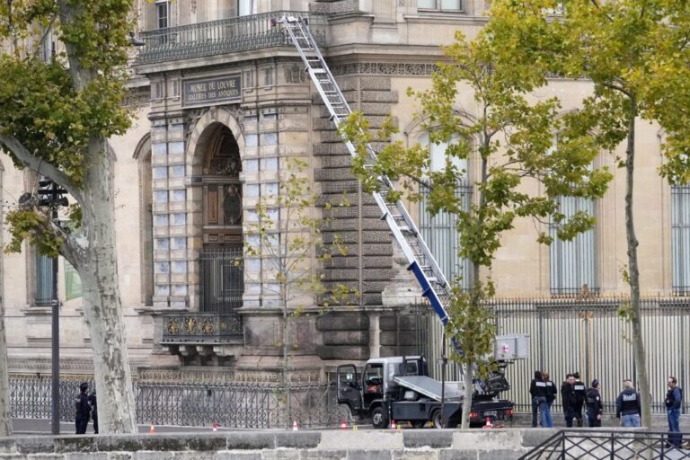 German Freight Lift Goes Viral After Louvre Heist, Sparks Humor
