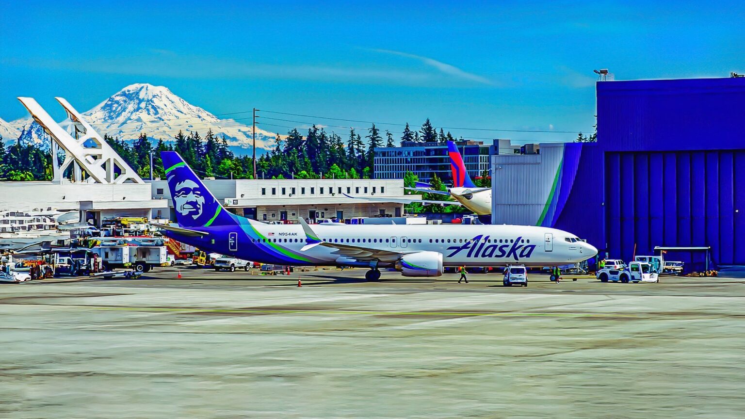 Seattle-Tacoma Airport Welcomes 51.3 Million Passengers in 2024-2025