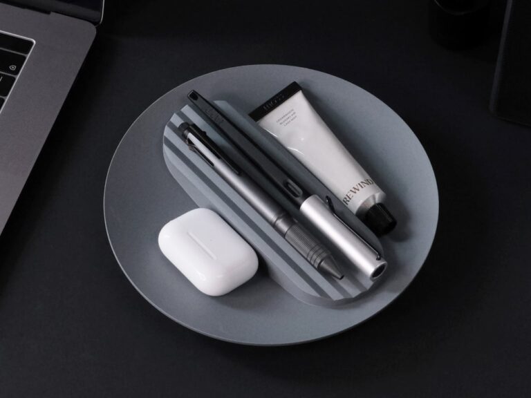 Innovative Tray210 Redefines Recycled Plastic Design Aesthetics